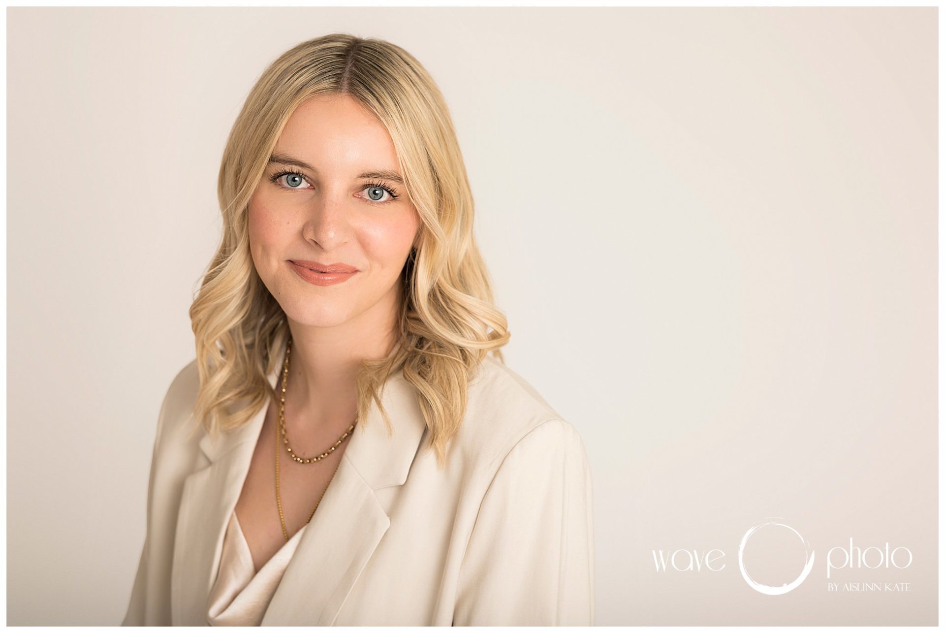 Wave PhotographyHeadshot Sessions: What to Expect | Wave Photography